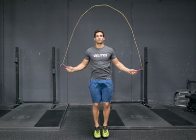 Ejercicios para activar el cuerpo saltando la comba